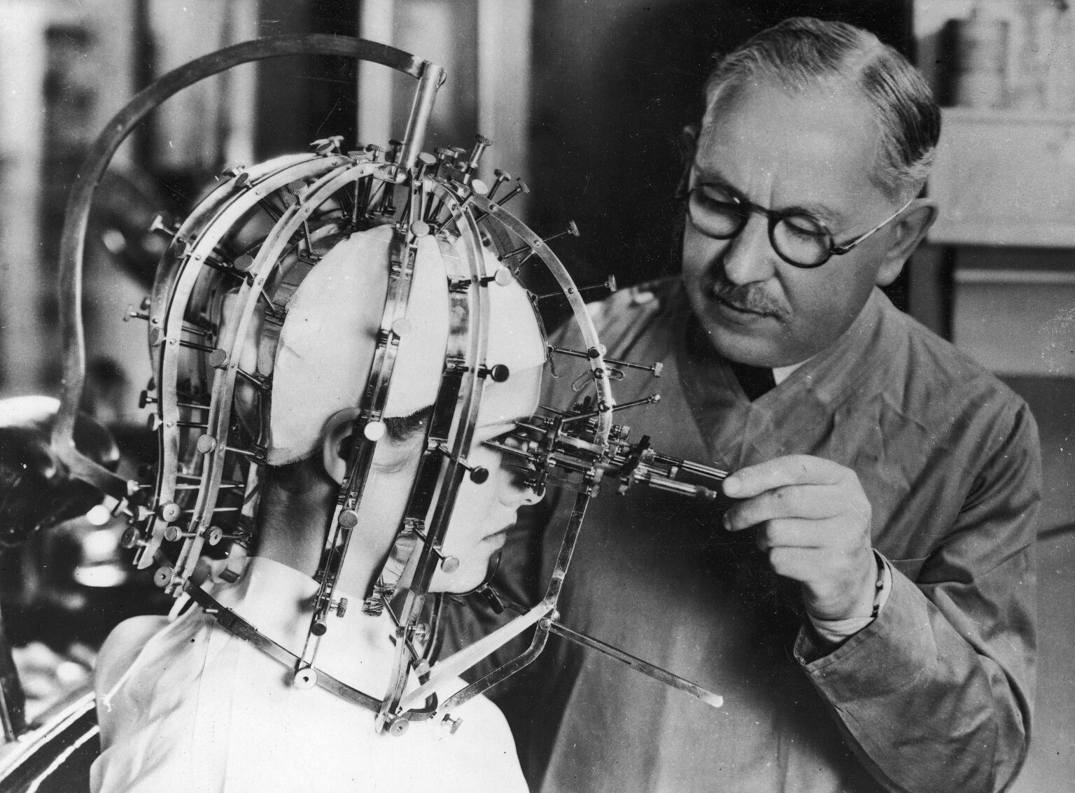 MAKSYMILIAN FAKTOROWICZ - MAX FACTOR The Man Who Invented Make-up ...